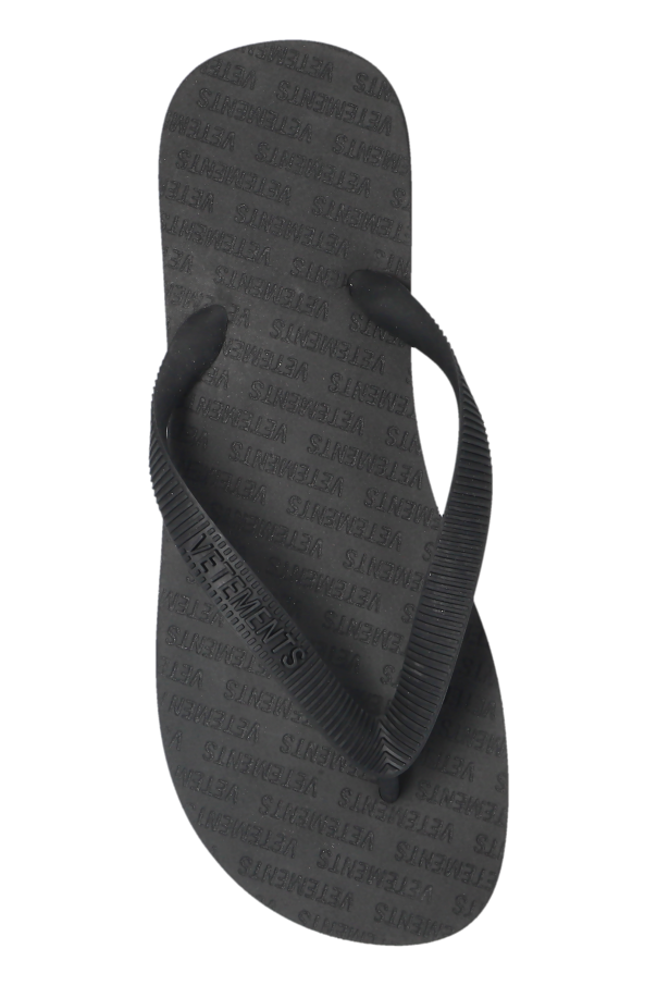 VETEMENTS Flip-flops with logo | Women's | Vitkac